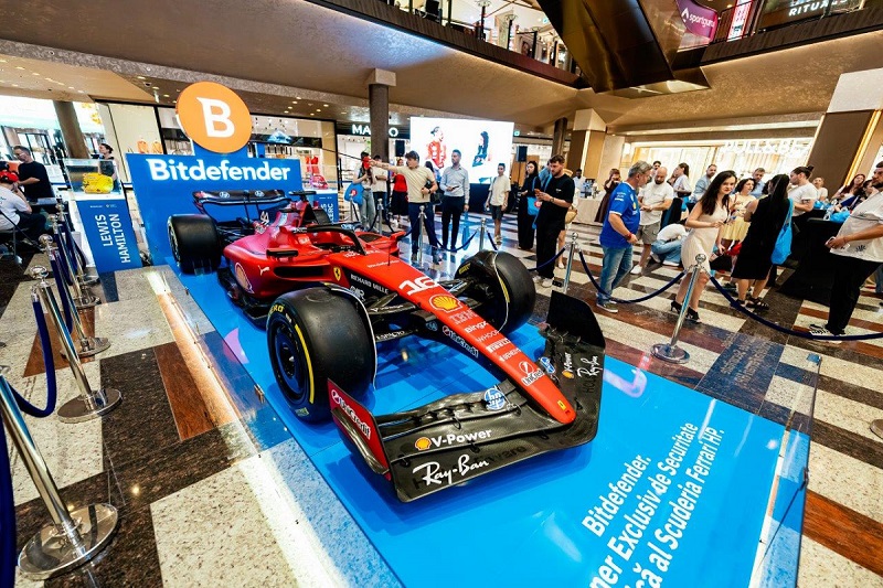 Monopostul de Formula 1 al Scuderiei Ferrari HP, la Timişoara
