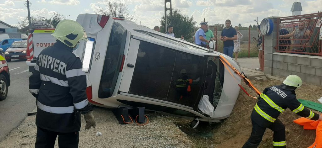 Accident la Lugoj: o victimă a rămas încarcerată, a fost nevoie de ...