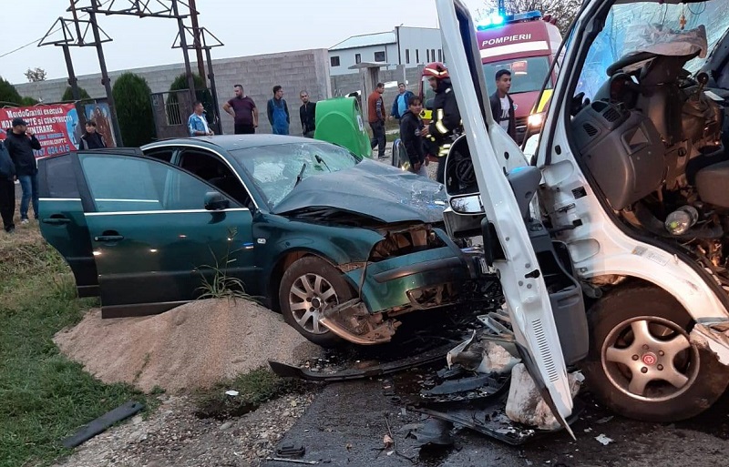 Accident grav pe o şosea din Timiş. Sunt 6 victime, între care 4 copii ...