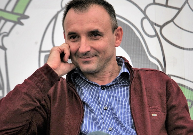 ”Nu calitatea lipsește aici, ci solidaritatea...”, afirmă scriitorul și ...