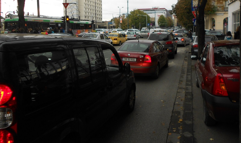 Noi imagini video cu debandada din traficul timişorean. Ce e de făcut?