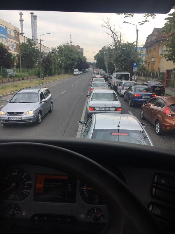 Trafic infernal în Timişoara. Foto